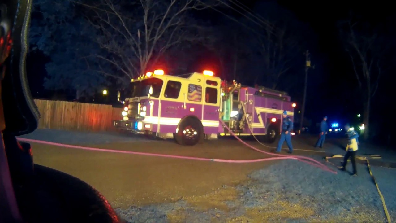 engine 6 arriving on scene to house fire - YouTube