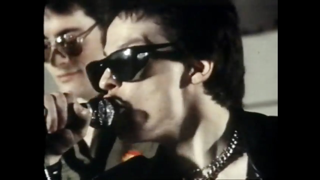 Pretty Boy Floyd & The Gems Rough, Tough, Pretty Too (live) - YouTube