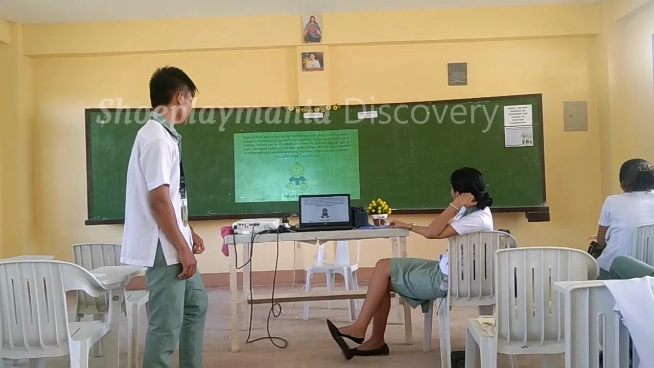 Shoeplay dangling in lecture class wearing flats with shoe drop - YouTube