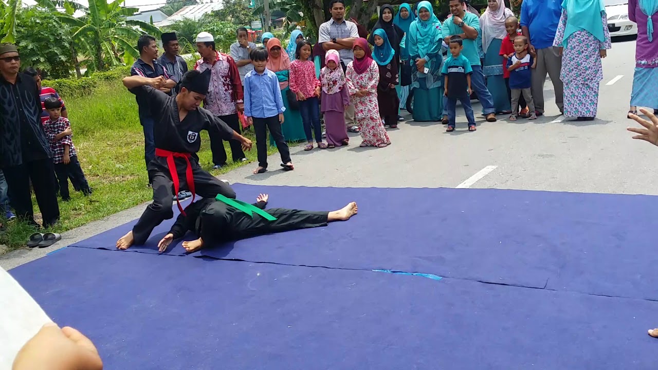Demo silat dari anak-anak - YouTube