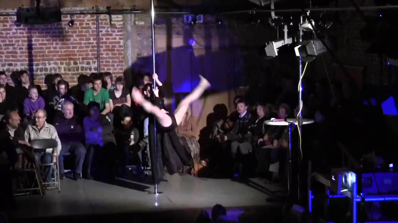Sport Show Gooik 2011 : Sarah's Matrix Pole dance act - YouTube