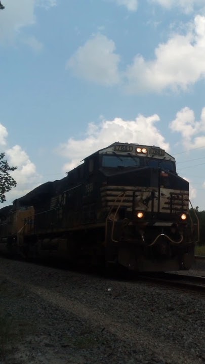 NS leader/EMD ACe!!! NS #7681 leads a happy EB UP MHOLI11 out of Lake Charles, Louisiana ...