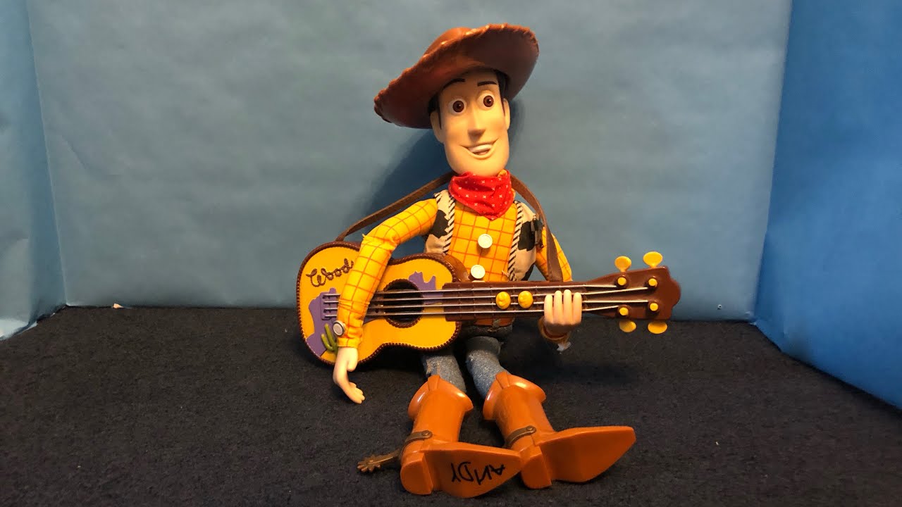 REVIEW: Mattel Strummin’ Singin’ Woody - YouTube