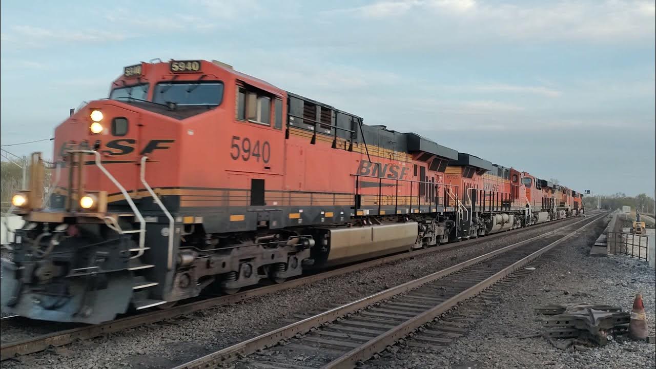 BNSF 5940 East - Joliet, IL - YouTube