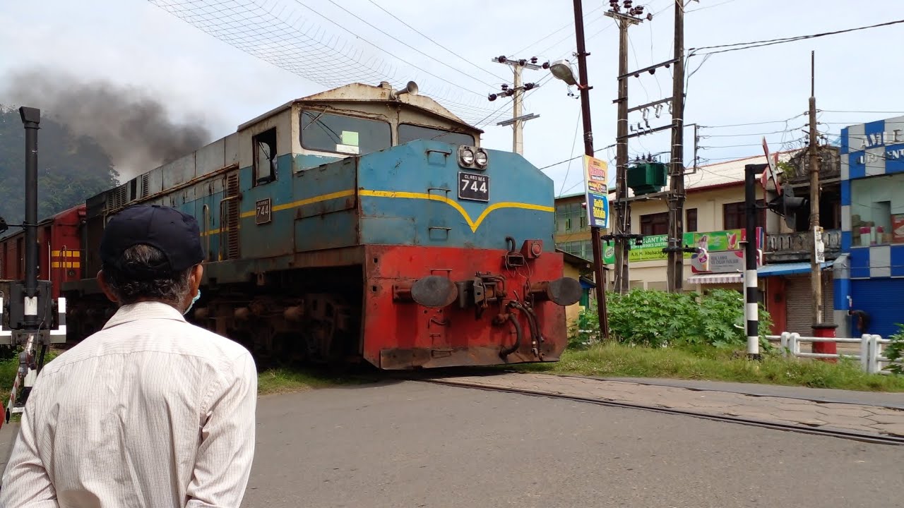 Sri Lanka Railway M4 744 Point Padro Train No51 Leaving Weligama ...