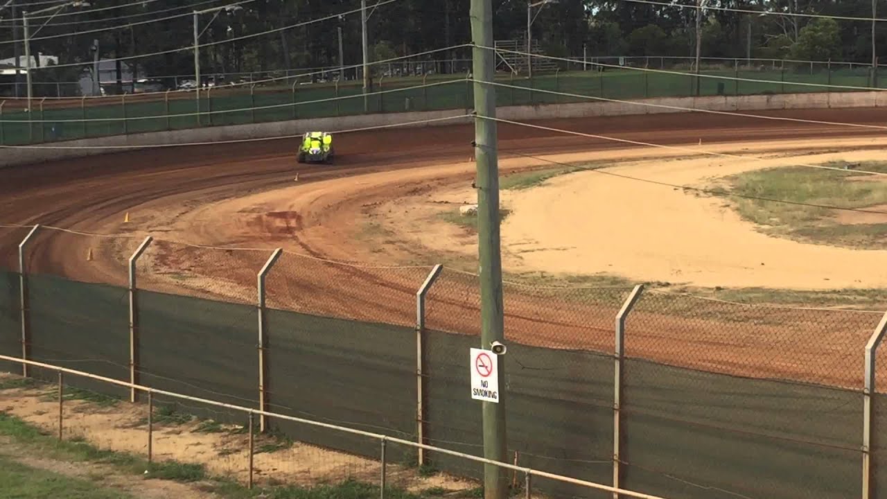 Maryborough speedway Teo pro car practice - YouTube