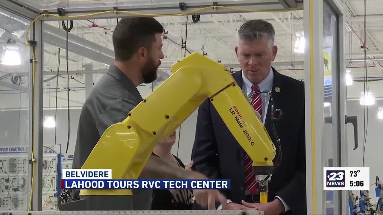 Rep. LaHood tours Rock Valley College Advanced Technology Center in ...