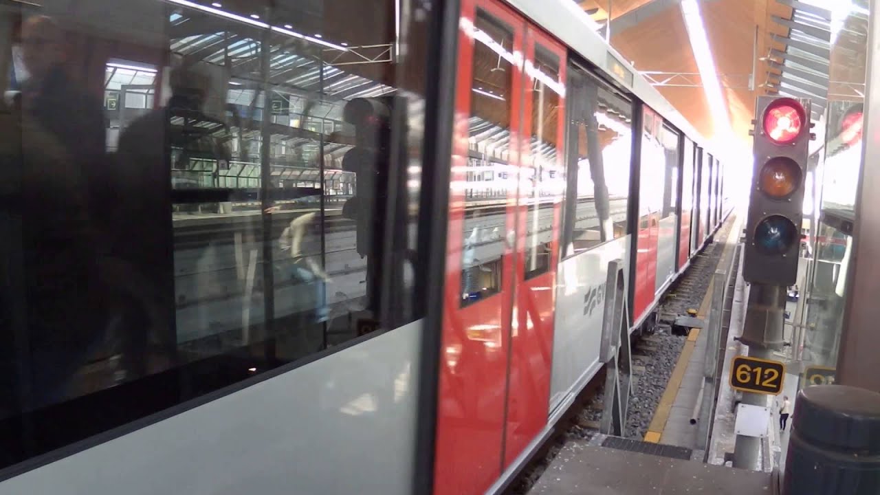 GVB M5 125/126 coming in @ Subway Station Bijlmer ArenA - YouTube