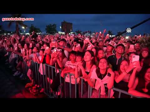 Poizi ve Merve Özbey’den unutulmaz sahne: Festival alanında müzik ve coşku birleşti