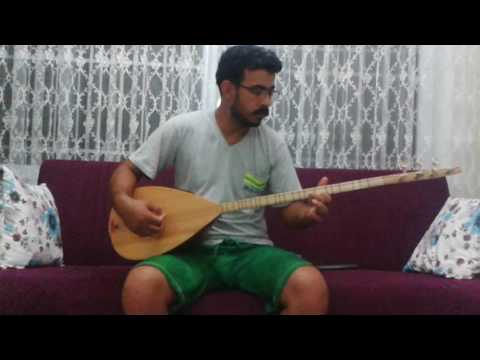 Amatör saz dam başında oturur