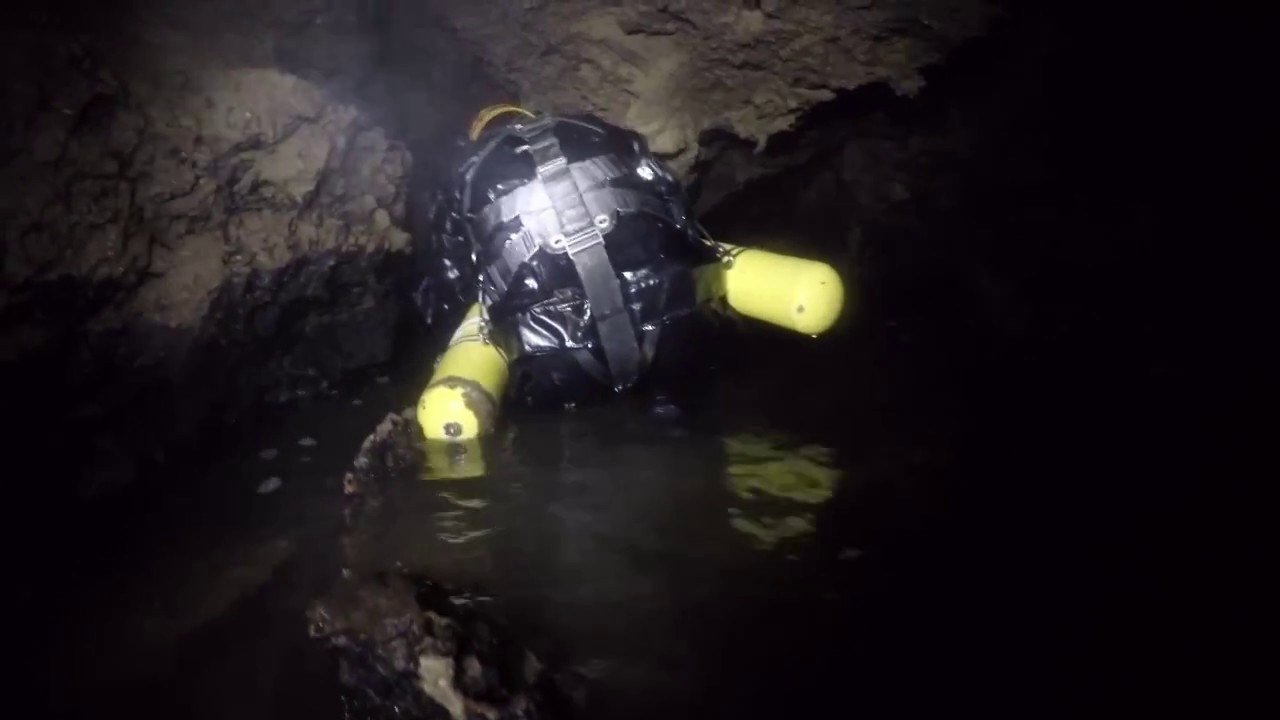 Sump diving in Lummelunda - YouTube