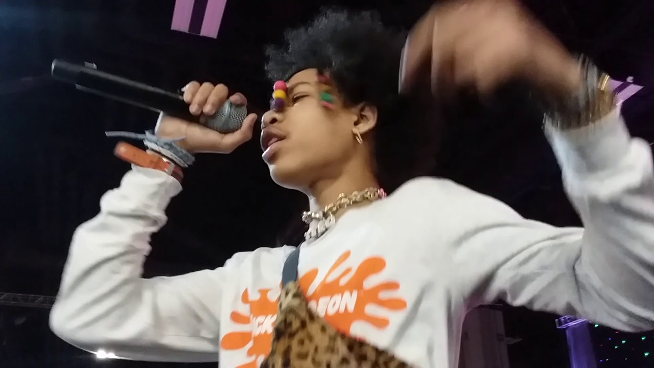 Ayo and Te'o sings Like Us at Convention Center - YouTube