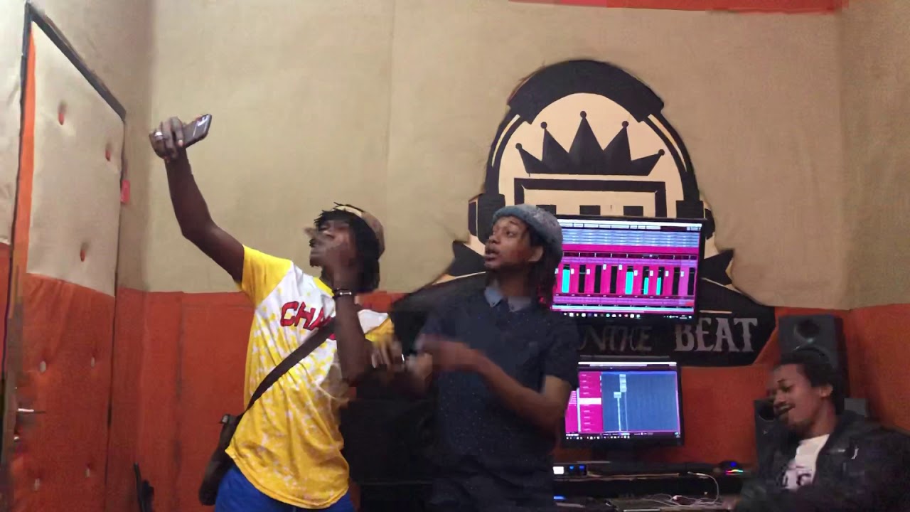 Weei soldats au Studio de Visko - YouTube