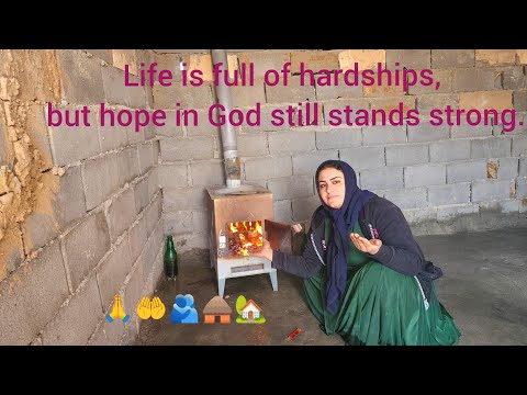 Rettung vor der Kälte | Obdachlose Mutter installiert Holzofen in ihrer Wohnung 🏚⛺️