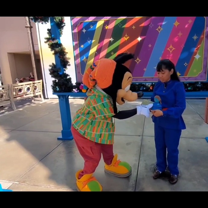 Max Goof's charade reminds me of himself and Goofy in inflatable ...