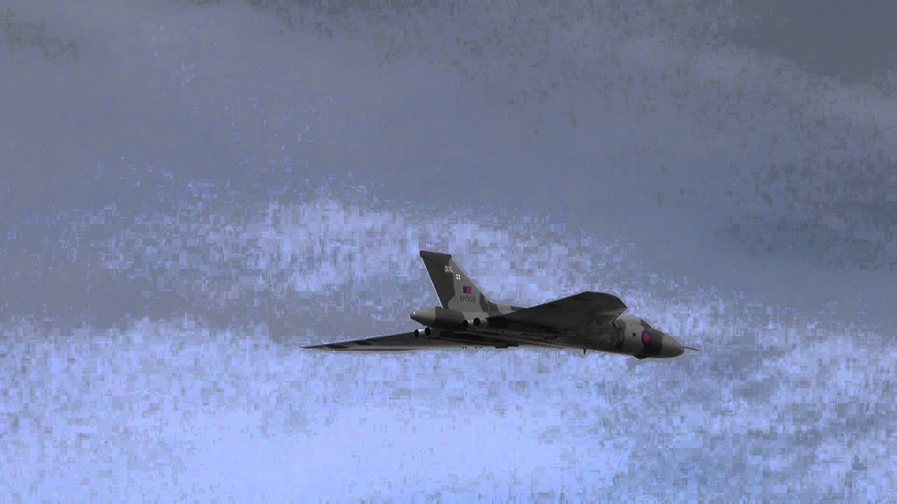 Avro Vulcan XH 558 last flight at riat 2015 - YouTube
