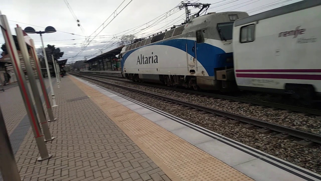 Renfe Altaria - 252.070 colores especiales en Pinto con Talgo - YouTube