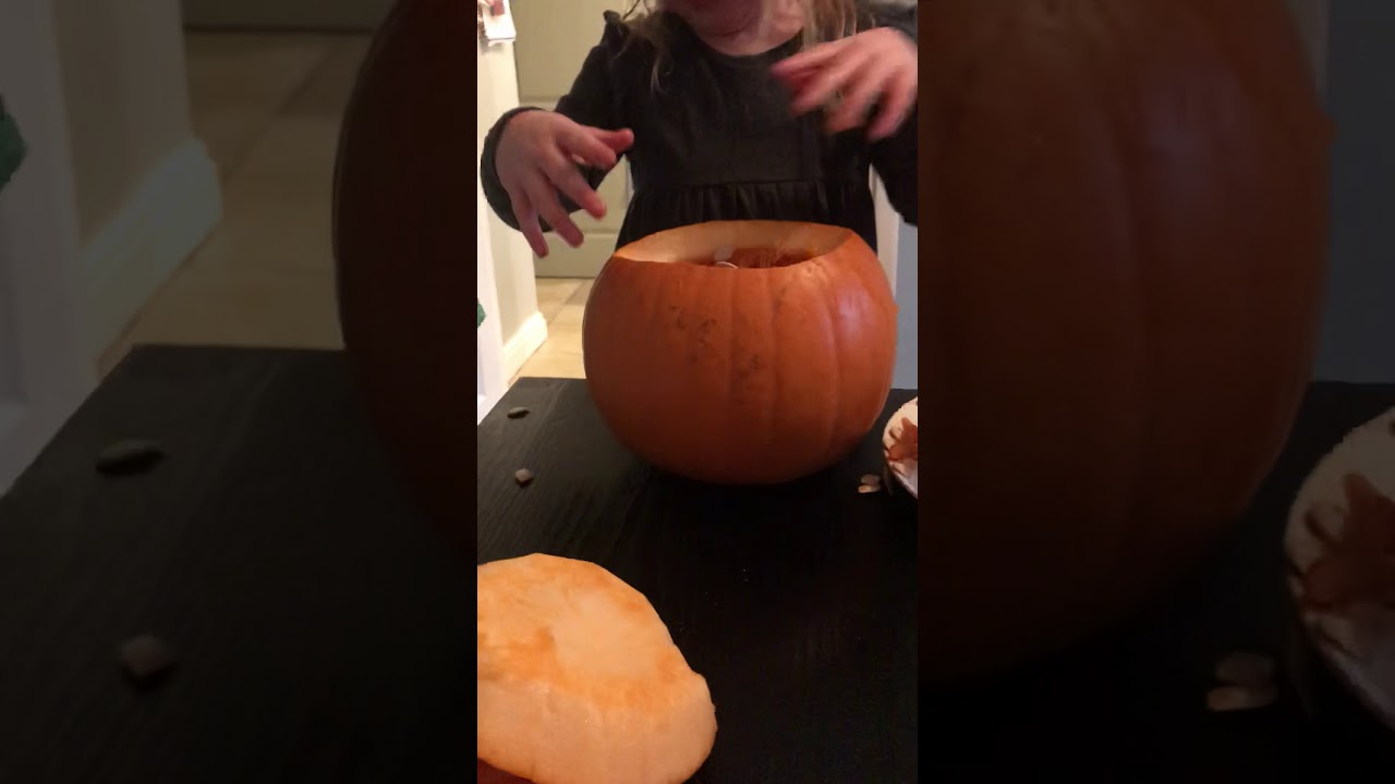 HALLOWEEN PUMPKIN FIGHT - YouTube