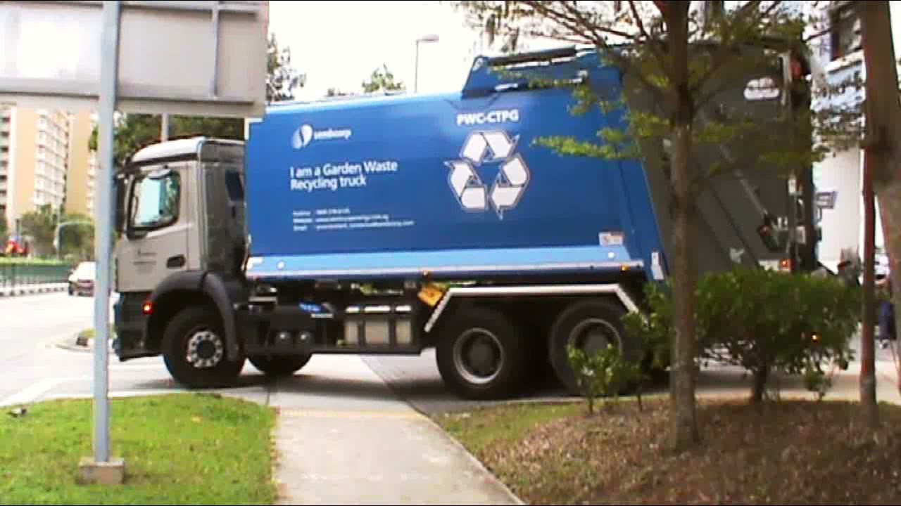 Sembcorp Blue Recycling Truck in Singapore - a quick & up-close video ...