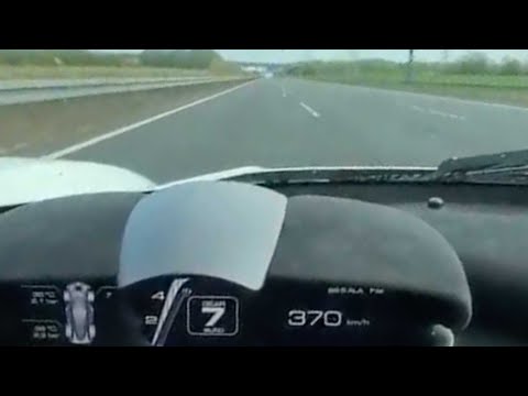 372 km/h 😱 on board Ferrari LAFERRARI APERTA Top speed Autobahn GERMANY Hypercar.