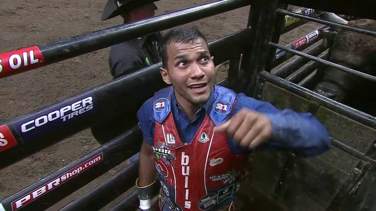 Smooth Operator Dispatches De Souza with Bull Score of 46 Points - YouTube