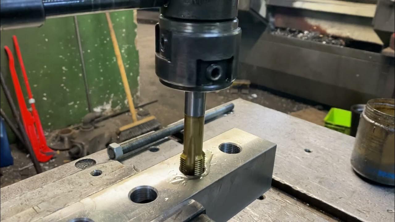 Gwintowanie stali nierdzewnej@ - YouTube