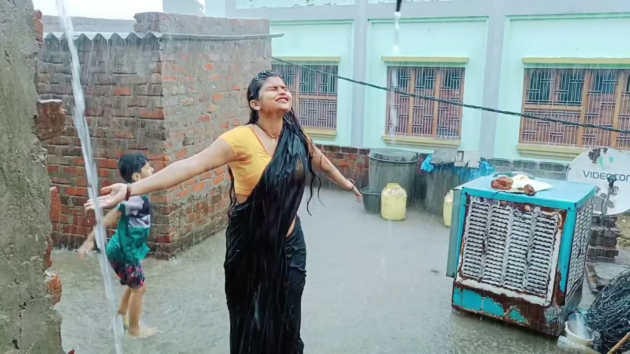 Barish Ne Toh ️ Mujhe Pura Bhinga Hi Diya 🔥 || Black Saree Bathing Hot ...