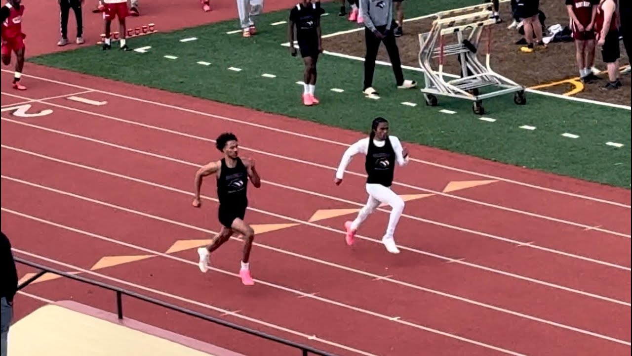 Elijah Vs Zander (brothers) 400m battle 🔥 #track #video - YouTube