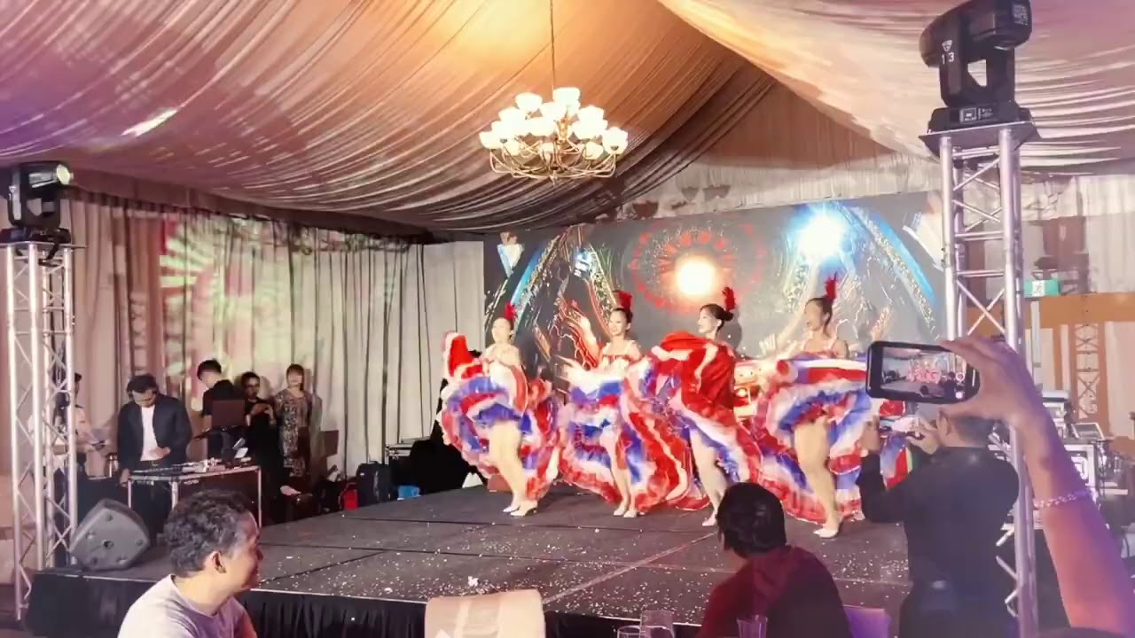 Chinese Cancan dance - YouTube