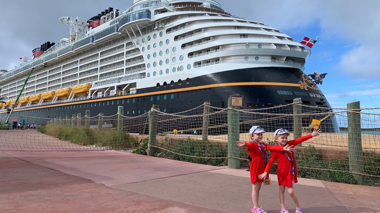 Disney Fantasy Character Dance Party Featuring Haddie and Maddie - YouTube
