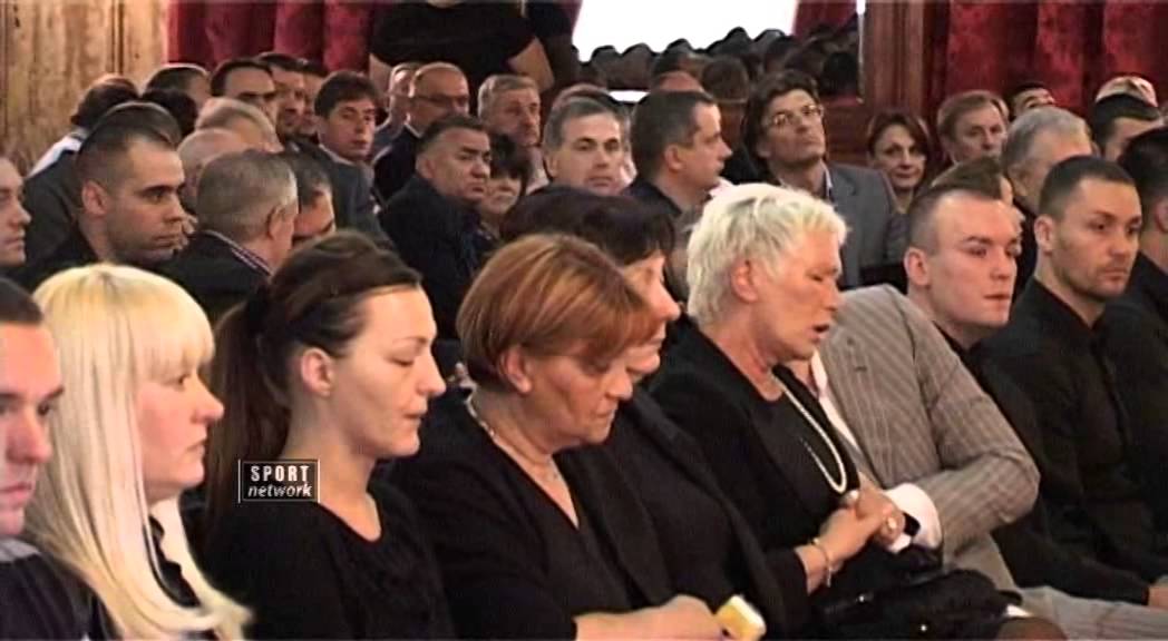 Komemoracija, Hotel Park - YouTube