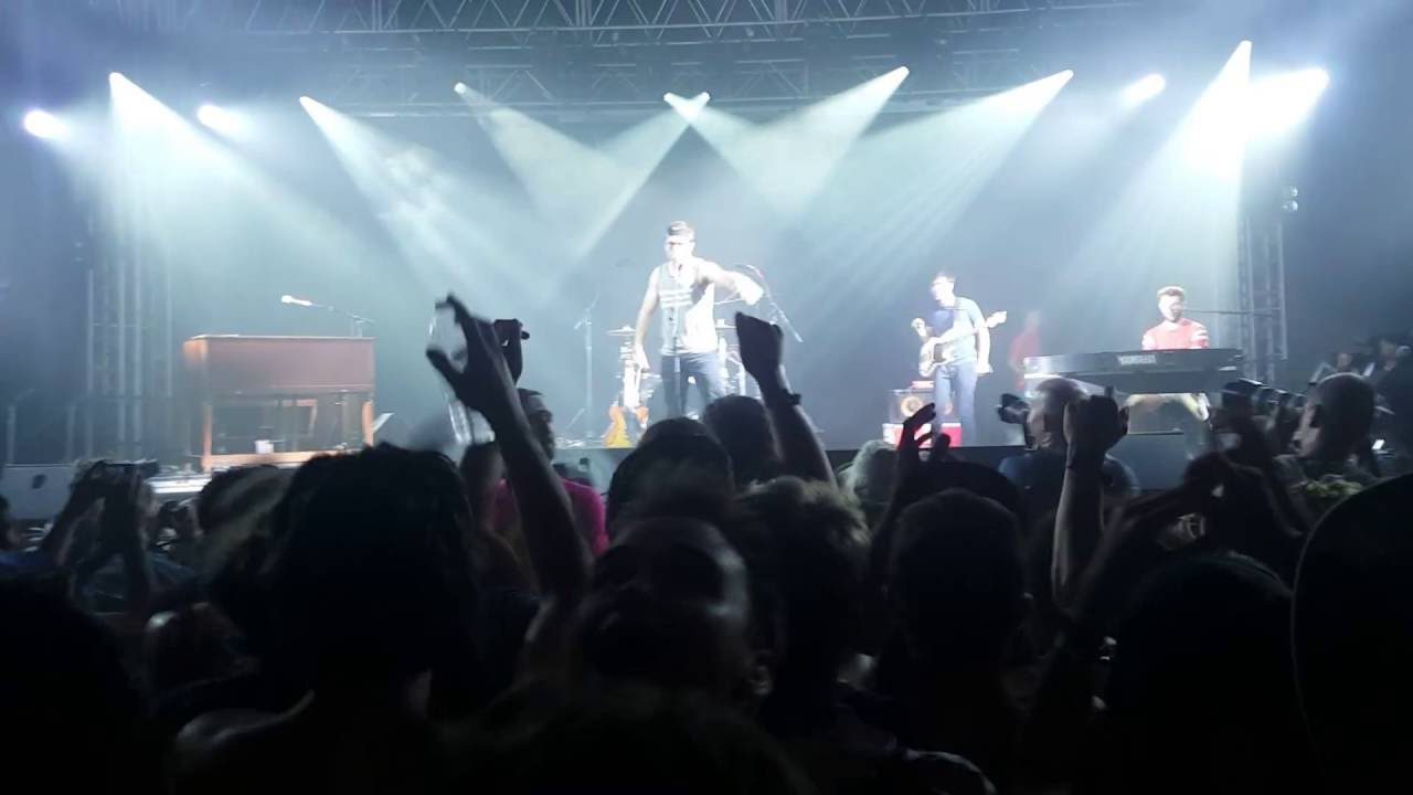 Vulfpeck - Intro (Christmas in L.A.) [Bonnaroo 2016] live - YouTube