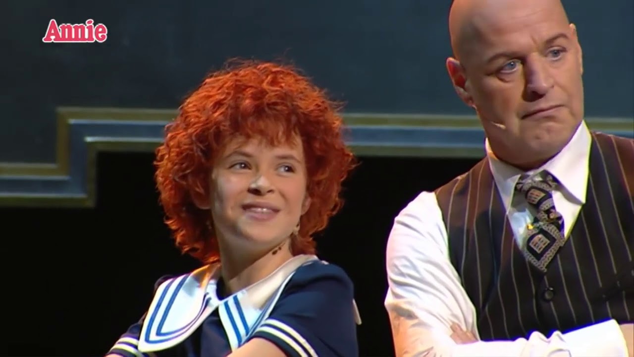Trailer Annie - YouTube