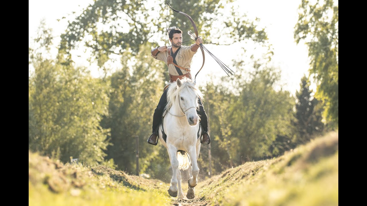 Robin Descamps - ACADÉMIE CHEVAL ARC - France - YouTube