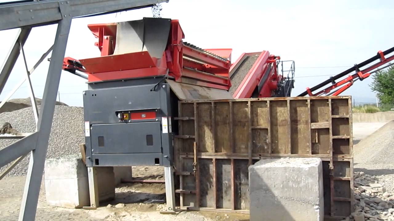 Vaglio Sandvik QA331 al lavoro presso la Cava Malpodata (Immobiliare G ...