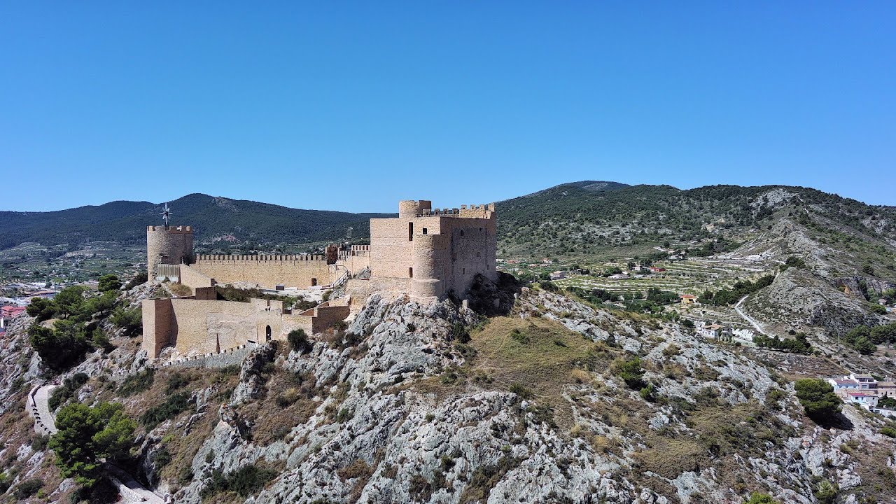Castillo de Castalla a vista de dron - YouTube