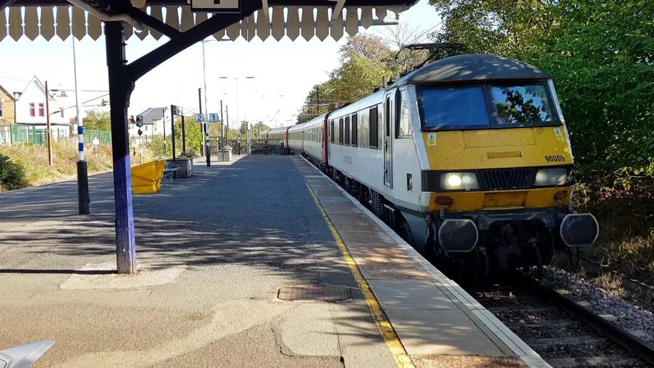**Greater Anglia class 90009 and 82127 pass through Bowes Park** - YouTube