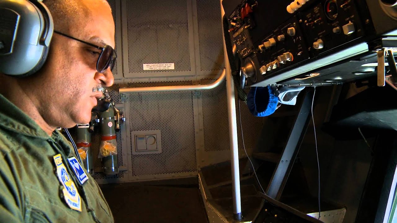 Chief boom operator reaches 10,000 hours - YouTube