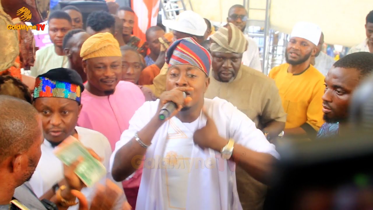 TAYE CURRENCY DELIGHTS OLUBADAN OF IBADAN AT CORONATION CEREMONY - YouTube