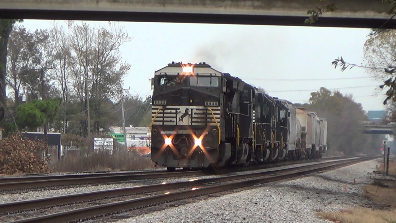 NS 8455 (GE C40-8W) leads NS V17 power flush - YouTube