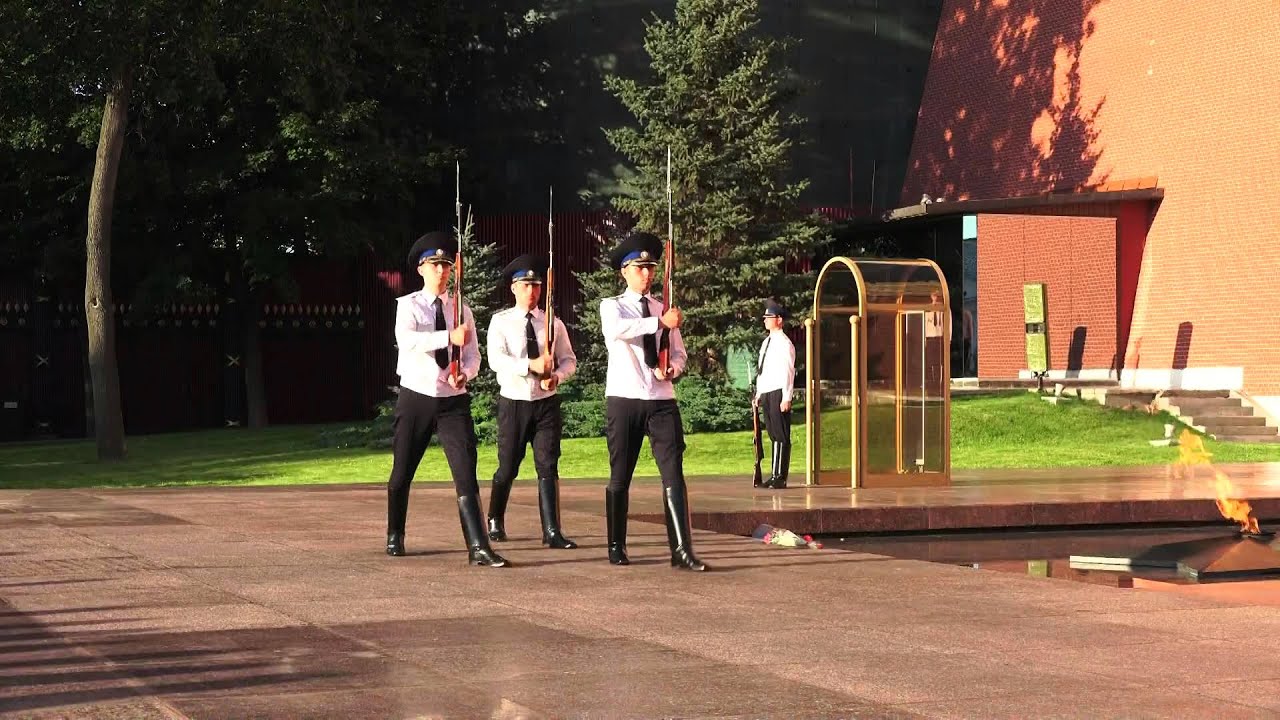 Full Changing of the Guard ceremony, the Kremlin, Moscow, Russia. - YouTube