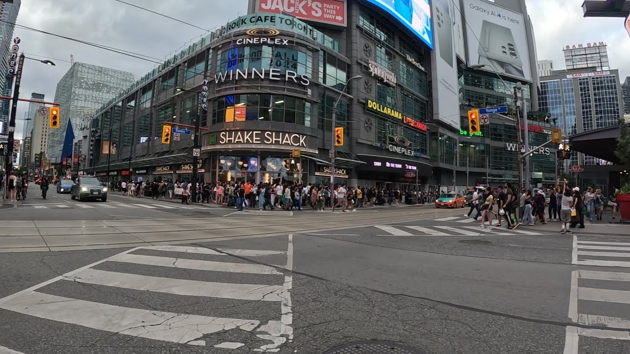 Shake Shack Toronto Downtown Recently Opened Hugh Crowds | Eaton Center ...