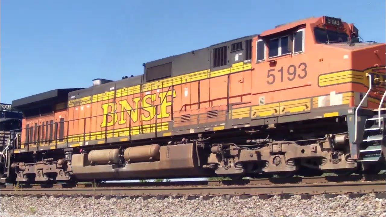 NS DL04 @ LAFAYETTE, IN 9 8 22 NS 9798 BNSF 5193 - YouTube