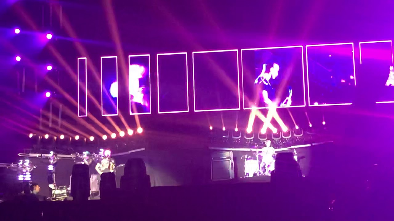 Pressure”, Muse Live at F1 Singapore Grand Prix 2019 - YouTube