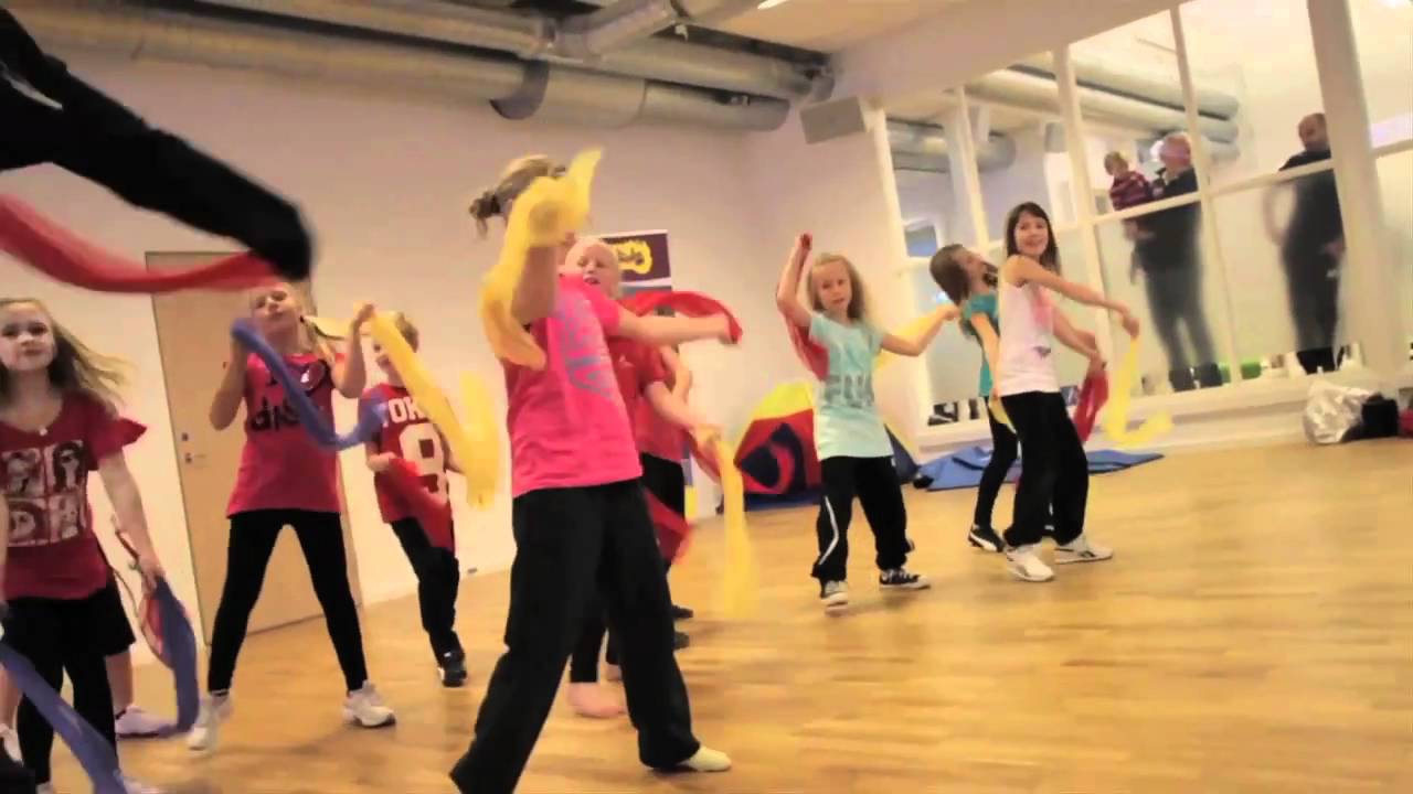 Form Dans - Bliss Dance Academy 9-11 år - YouTube