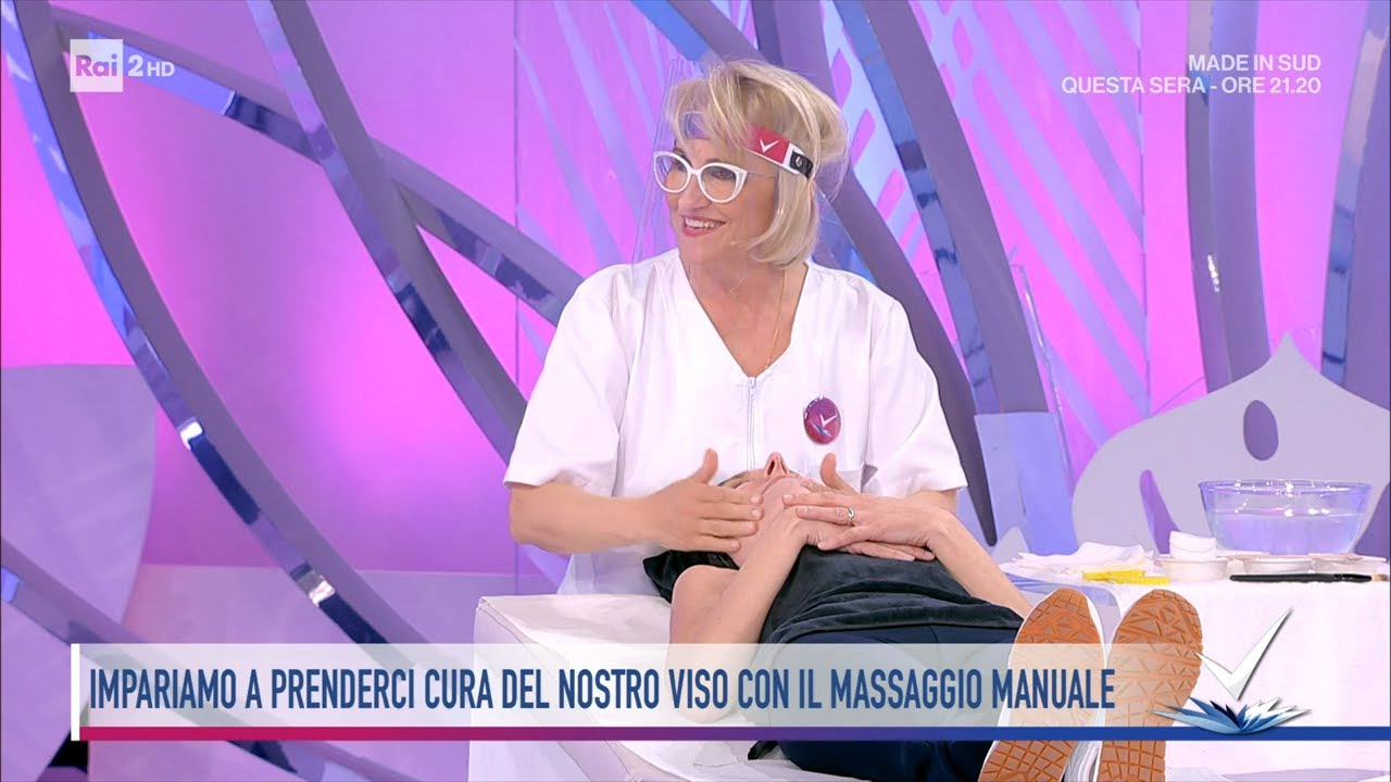 Anna Del Prete - Massaggio manuale viso - Detto Fatto 25/04/2022 - YouTube