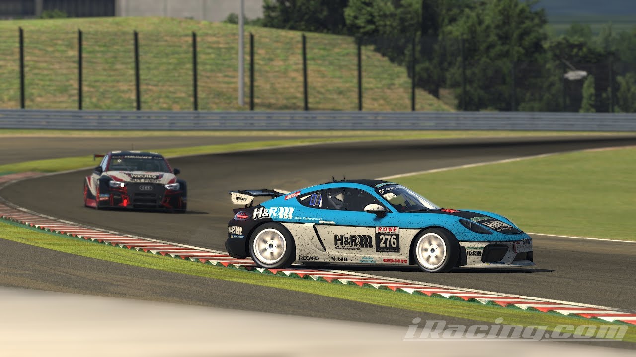 How NOT to take 130R during a 12h race! - YouTube