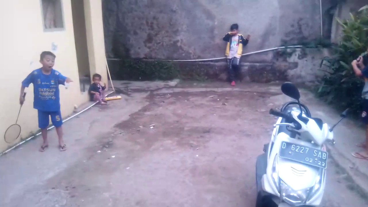 Main badminton lucu - YouTube