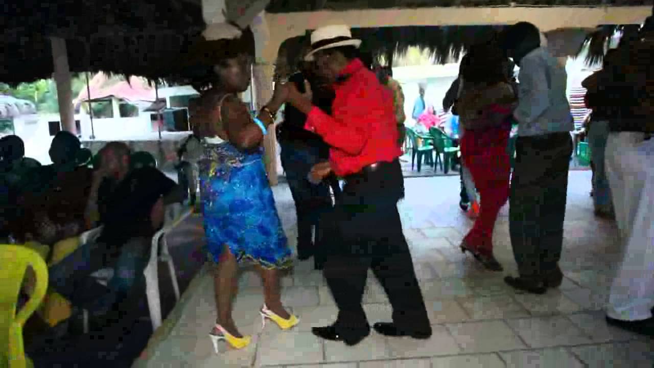 "DOMINGOS SONEROS", PLAYITA DE NIGUA, bailan "dos corazones"; Rep. Dom ...