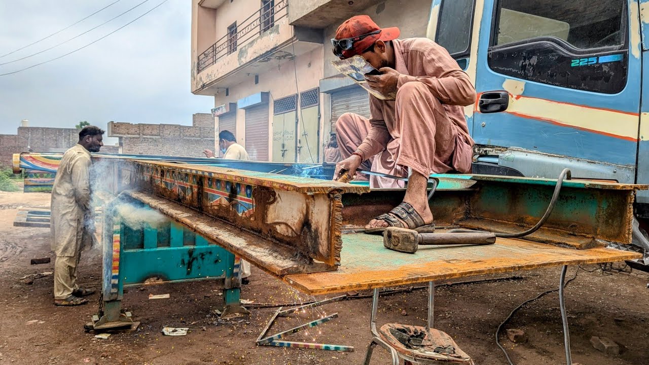 How Ingenious Man Made 48 Feet long Truck Trailer Fifth wheel King pin ...